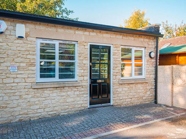 1 Bedroom Flat To Rent In Evelyn Court, B Cowley Road, Oxford, OX4