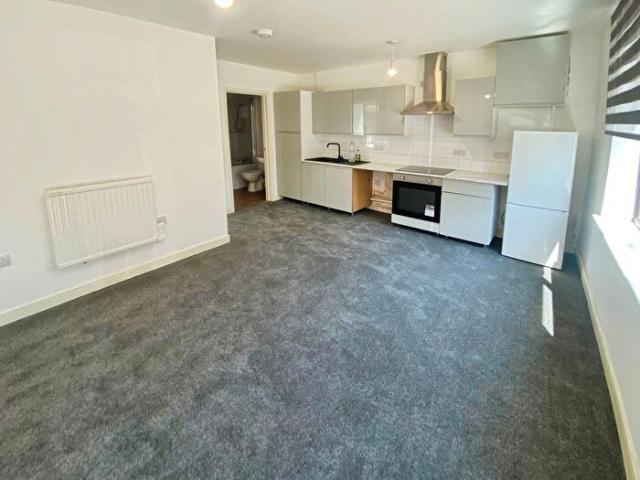 1 Bedroom Flat To Rent In East Road, Ferndale, CF43