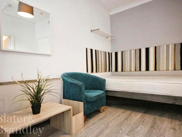 1 Bedroom Flat To Rent In Flat, Chestnut Grove, Nottingham, Nottinghamshire, NG3