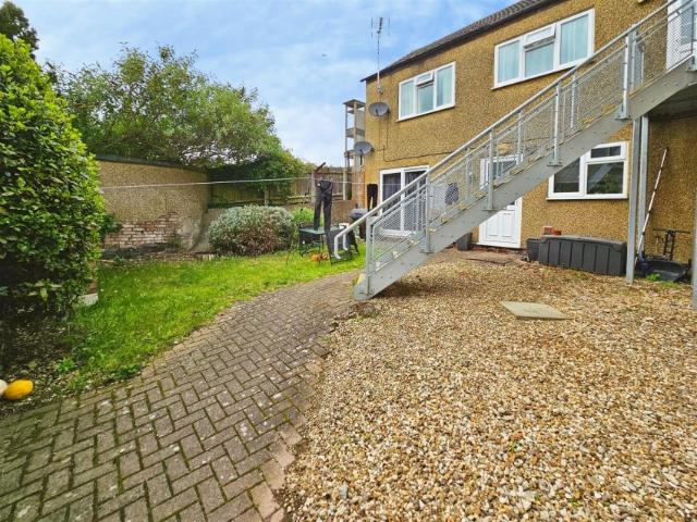 1 Bedroom Flat to Rent in Guilford Mews, Rothwell, Northants, NN14