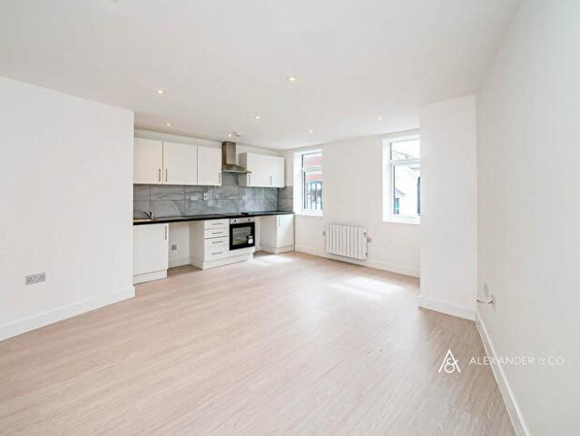 1 Bedroom Flat To Rent In High Street, HP20