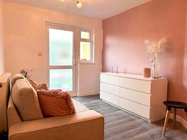 1 Bedroom Flat To Rent In High Street, Kettering, NN16