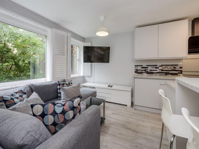1 bedroom flat to rent in kensington
