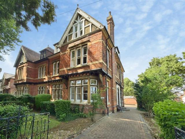 1 Bedroom Flat to Rent in Queensberry Court, Kettering, Northants, NN15