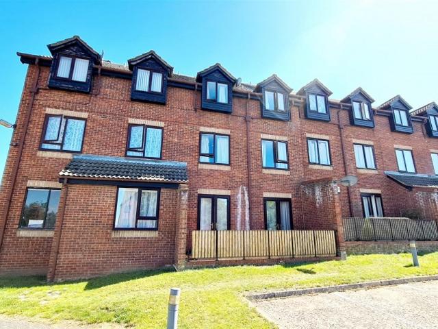 1 Bedroom Flat to Rent in Rectory Road, Rushden, NN10