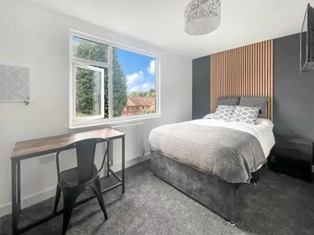 1 Bedroom Flat To Rent In Room, Queens Road East, Beeston, Nottingham, Nottinghamshire, NG9