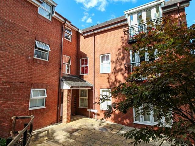 1 Bedroom Flat To Rent In Romani Close, Warwick, CV34