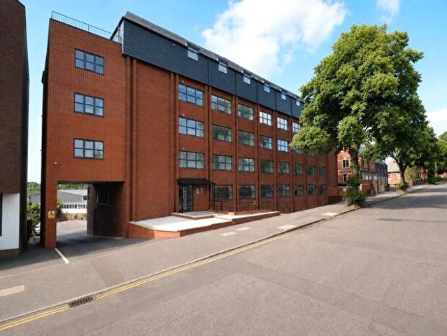 1 Bedroom Flat To Rent In Station Road, Kettering, Northamptonshire, NN15