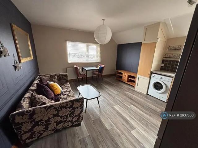1 Bedroom Flat To Rent In Sketty Road, Swansea, SA2