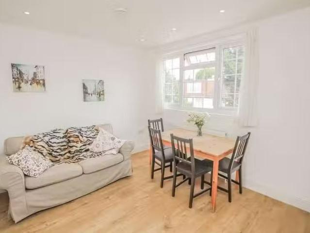 1 bedroom flat to rent in Temple Fortune, NW11