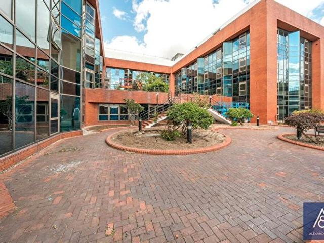 1 Bedroom Flat To Rent In Virginia House, Walton Street, HP21
