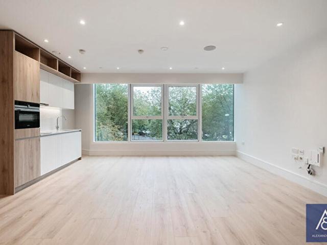 1 Bedroom Flat To Rent In Virginia House, Walton Street, HP21