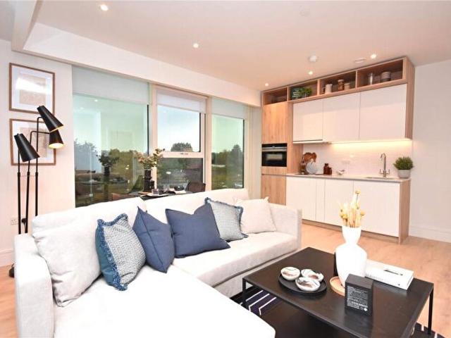 1 Bedroom Flat To Rent In Virginia House, Walton Street, HP21