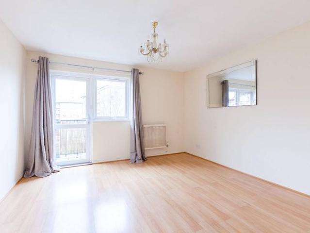 1 Bedroom Flat to Rent in Wesley Close, SE17