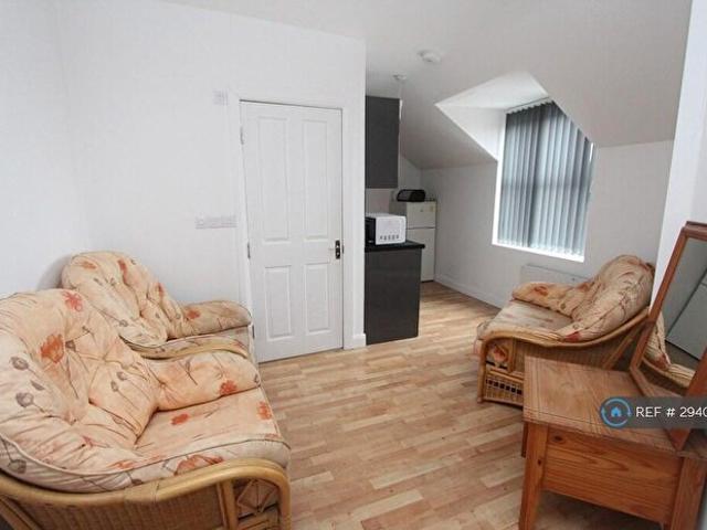 1 Bedroom Flat To Rent In Woodgate, Leicester, LE3