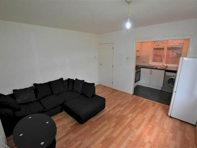 1 Bedroom Flat To Rent In Woodland Avenue, Stoneygate, Leicester, LE2
