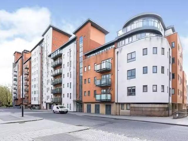 1 bedroom Flat to rent, Lower Canal Walk, Southampton, SO14 £.
