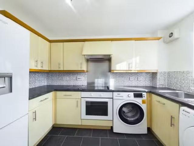1 bedroom Flat to rent, Rushdon Close, Romford, RM1 £1,250 pcm