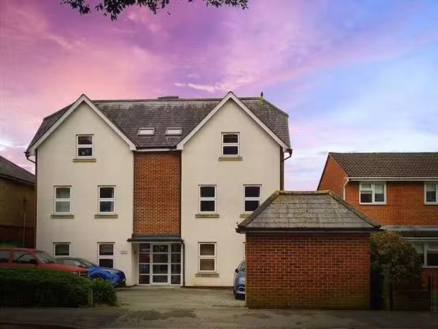 1 bedroom Flat to rent, Regents Park Road, Southampton, SO15.