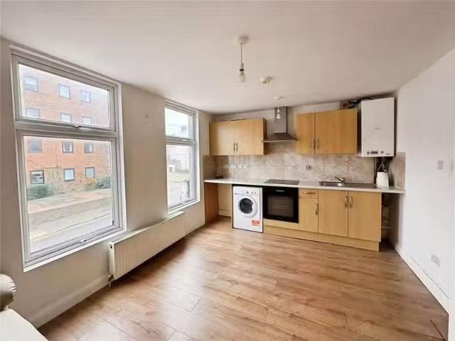 1 bedroom Flat to rent, Richmond Road, Gillingham, ME7 £950 pcm