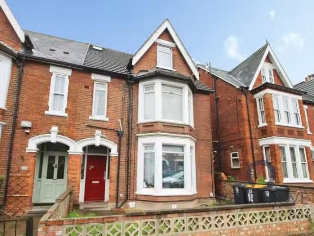 1 bedroom Flat to rent, St. Michaels Road, Bedford, MK40 £825.