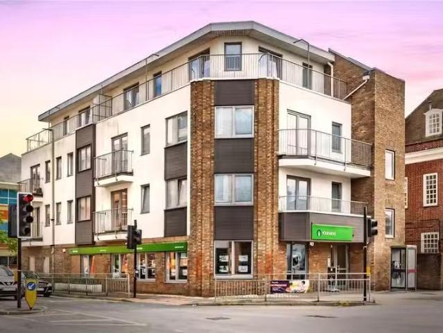 1 bedroom Flat to rent, Station Road, Egham, TW20 £1,275 pcm