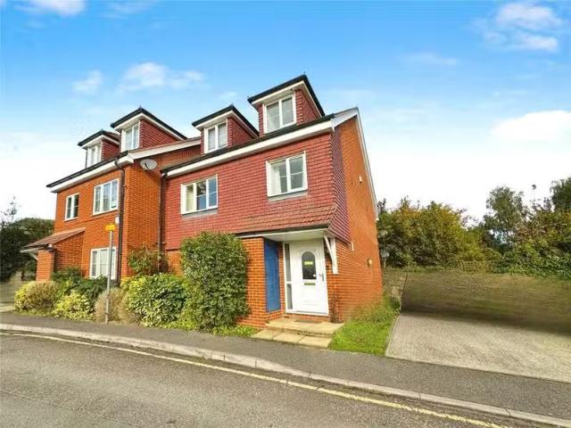 1 bedroom Flat to rent, Sumpter Way, Faversham, ME13 £995 pcm
