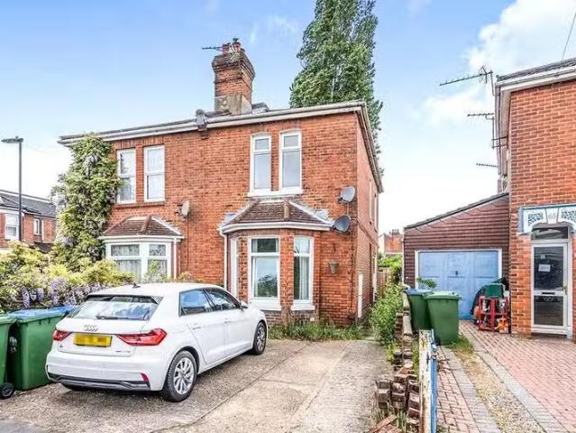 1 bedroom Flat to rent, Shirley Park Road, Southampton, SO16.