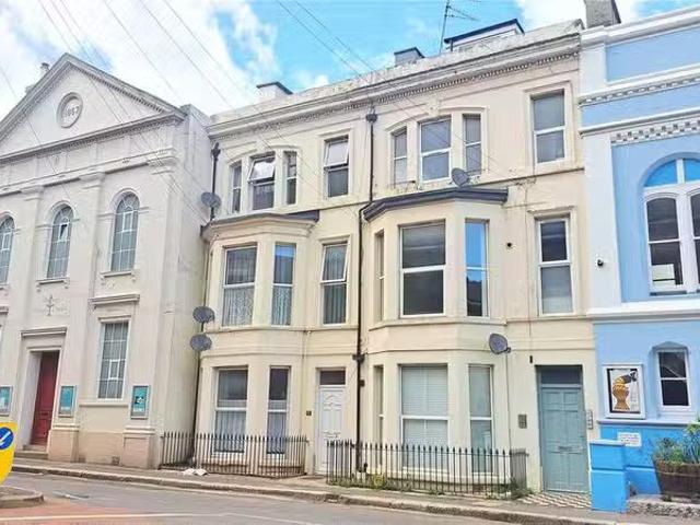 1 bedroom Flat to rent, South Terrace, Hastings, TN34 £775 pcm
