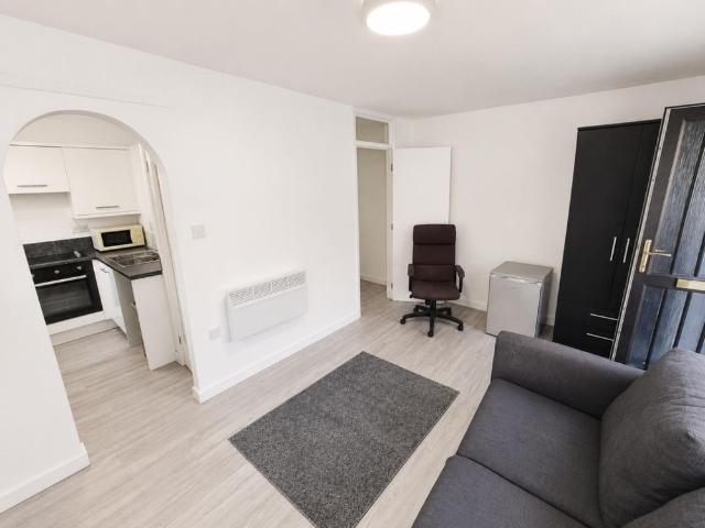 1 bedroom Flat To Rent Total Size: 592 SQ FT
