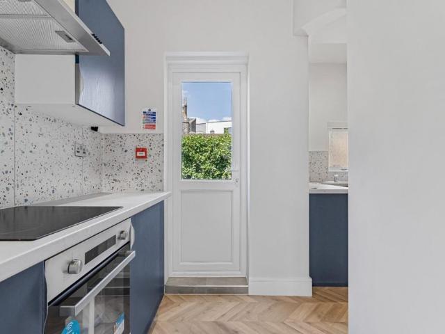 1 bedroom Flat To Rent Total Size: 992 SQ FT