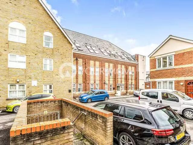 1 bedroom Flat to rent, Trafalgar Street, Gillingham, ME7 £90.
