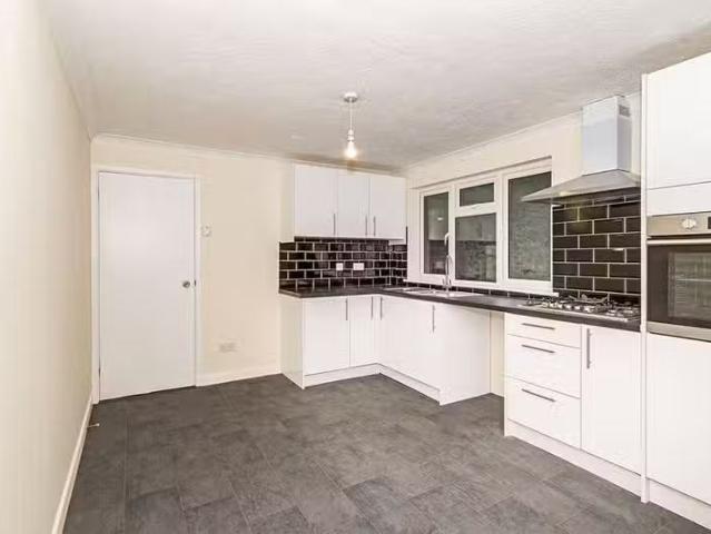1 bedroom Flat to rent, Trelowarren Street, Camborne, TR14 £7.