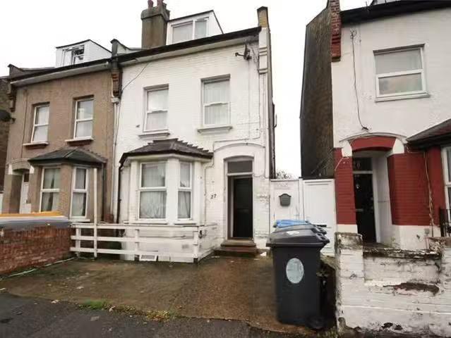 1 bedroom Flat to rent, Verulam Avenue, Walthamstow, E17 £1,6.
