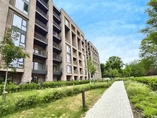 1 bedroom Flat to rent, Whiffens Avenue, Chatham, ME4 £1,250.