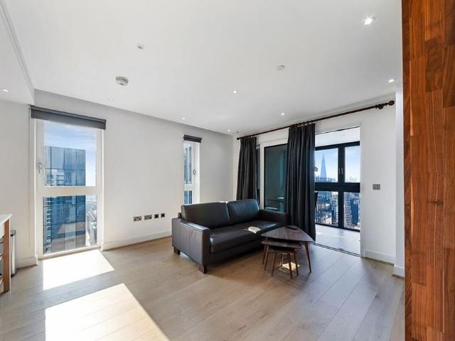 1 bedroom flat to rent with amazing views in Wiverton Tower, E1