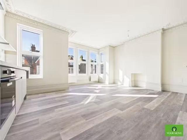 1 bedroom Flat to rent, York Road, Southend on Sea, SS1 £1,00.