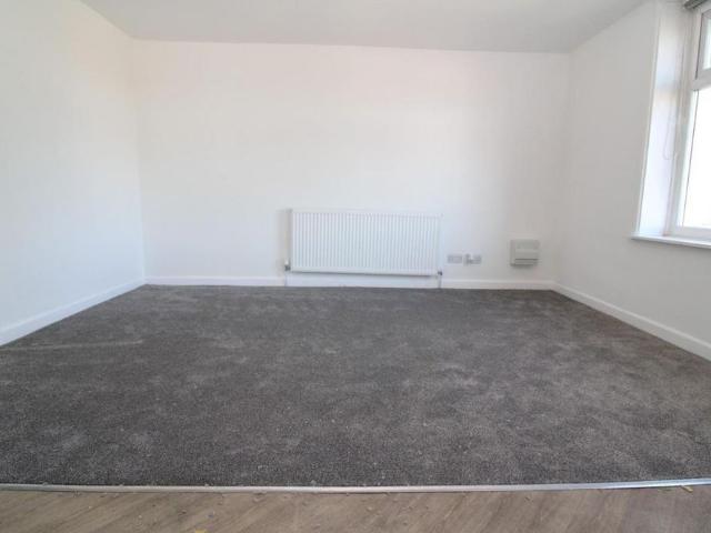 3 bedroom flat to rent