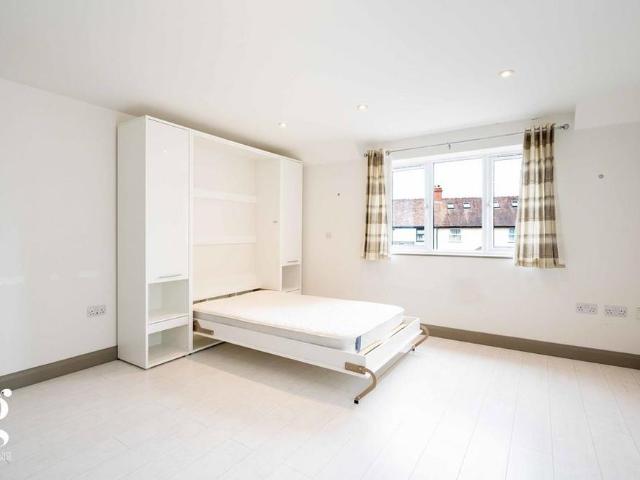 Studio to rent
