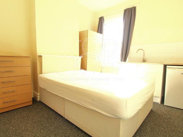 1 bedroom house share to rent