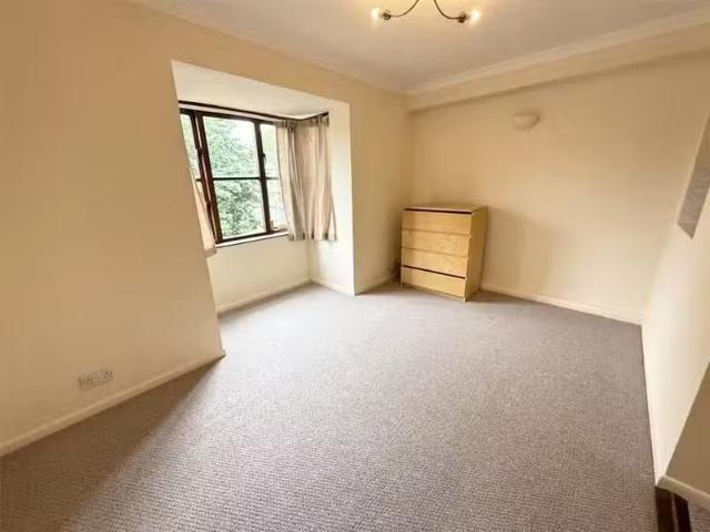 1 bedroom Flat to rent, 49 Foxglove Way, Wallington, SM6 £1,4.