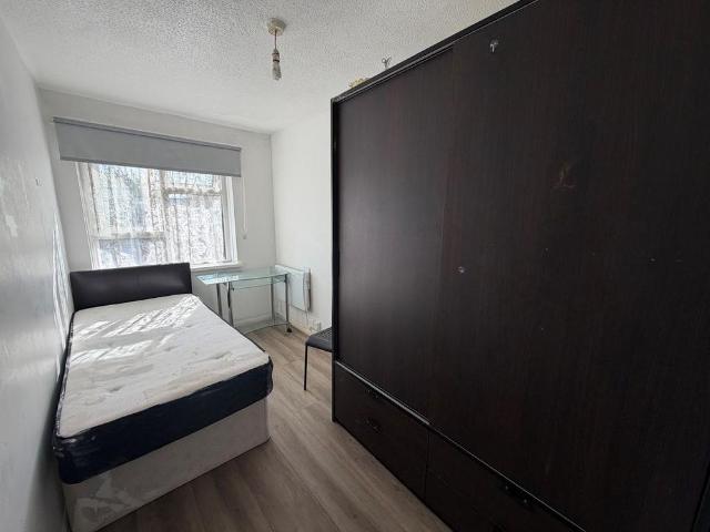 1 bedroom in a house share to rent