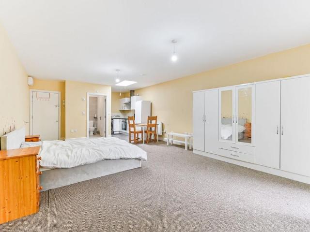 Studio to rent