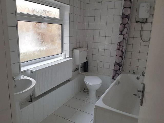 1 bedroom in a house share to rent