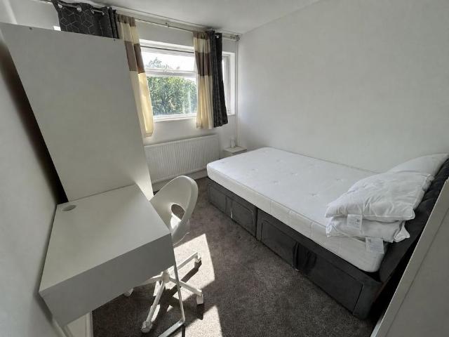 1 bedroom in a house share to rent