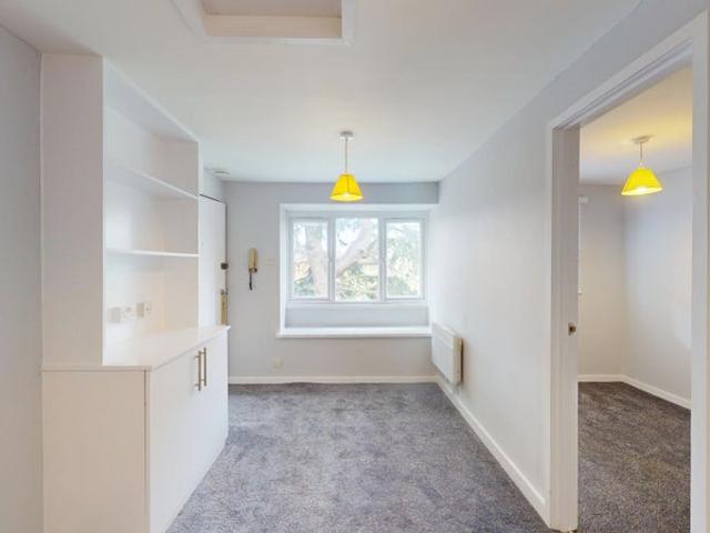 1 Bedroom flat, W3 with parking