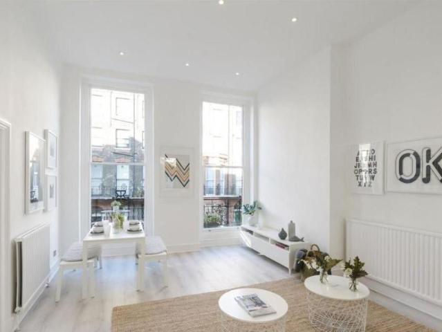 1 bedroom flat with 1 reception and 1 bathroom in Marylebone, W1U