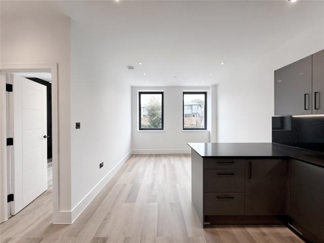 1 BEDROOM Flat / Apartment