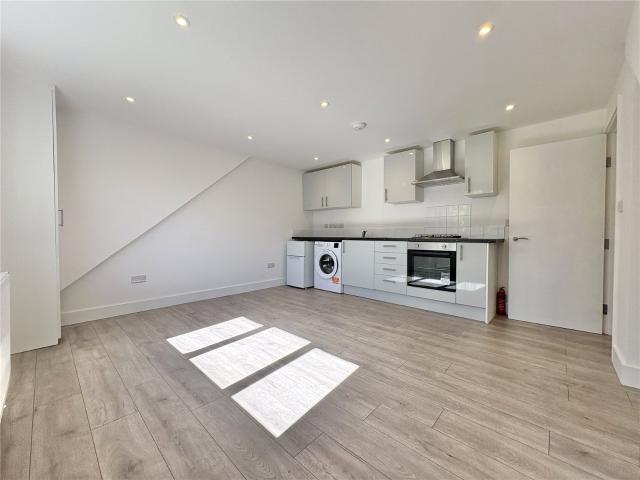 1 BEDROOM Flat / Apartment