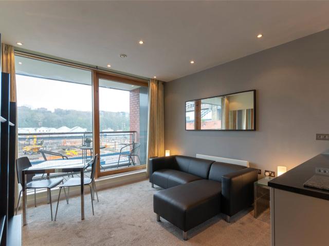 1 Bedroom Flat / Apartment